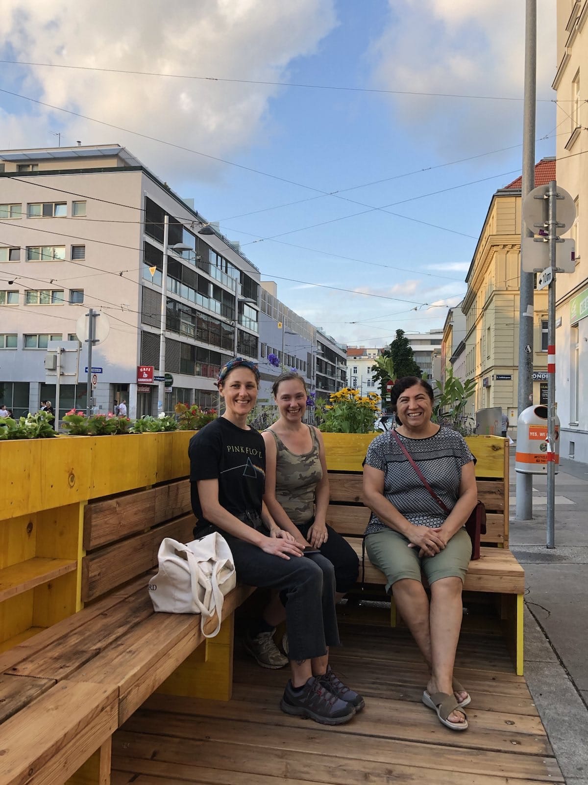 Unser Parklet steht! - Die Grünen Simmering